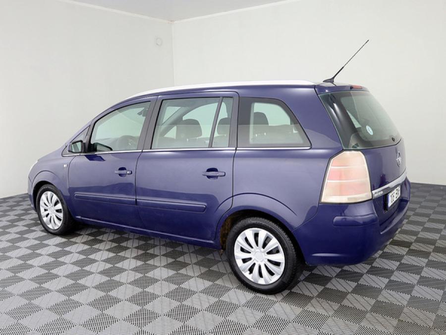 Blue Opel Zafira 2007 in Tallinn, with an engine capacity of 1.90 L and mileage of 449 thousand km for 599 €, photo 5 on AUTOMOTO.COM.LV