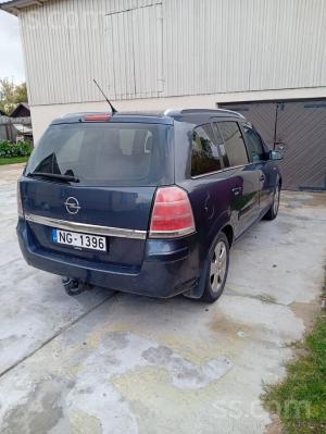 Zils Opel Zafira 2007 Daugavpils, ar dzinēja tilpumu 1.90 L un nobraukumu 302 tūkst. km par 1350 €, foto 5 vietnē AUTOMOTO.COM.LV
