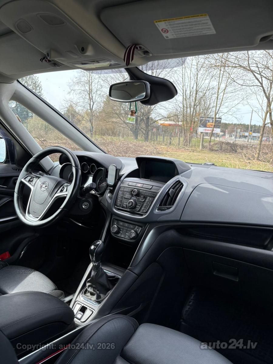 Blue Opel Zafira 2013 in Riga, with an engine capacity of 2.00 L and mileage of 339 thousand km for 4600 €, photo 5 on AUTOMOTO.COM.LV
