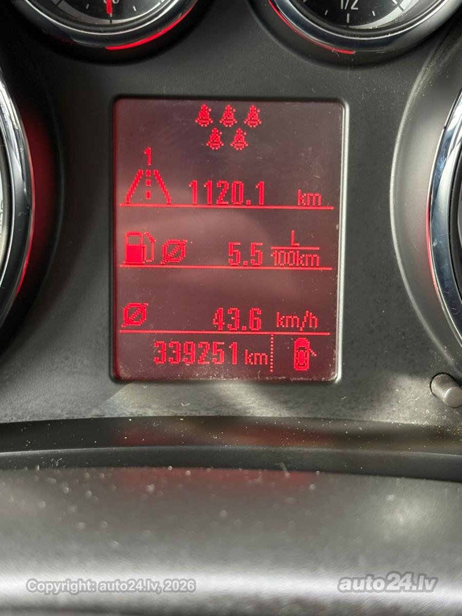 Blue Opel Zafira 2013 in Riga, with an engine capacity of 2.00 L and mileage of 339 thousand km for 4600 €, photo 6 on AUTOMOTO.COM.LV