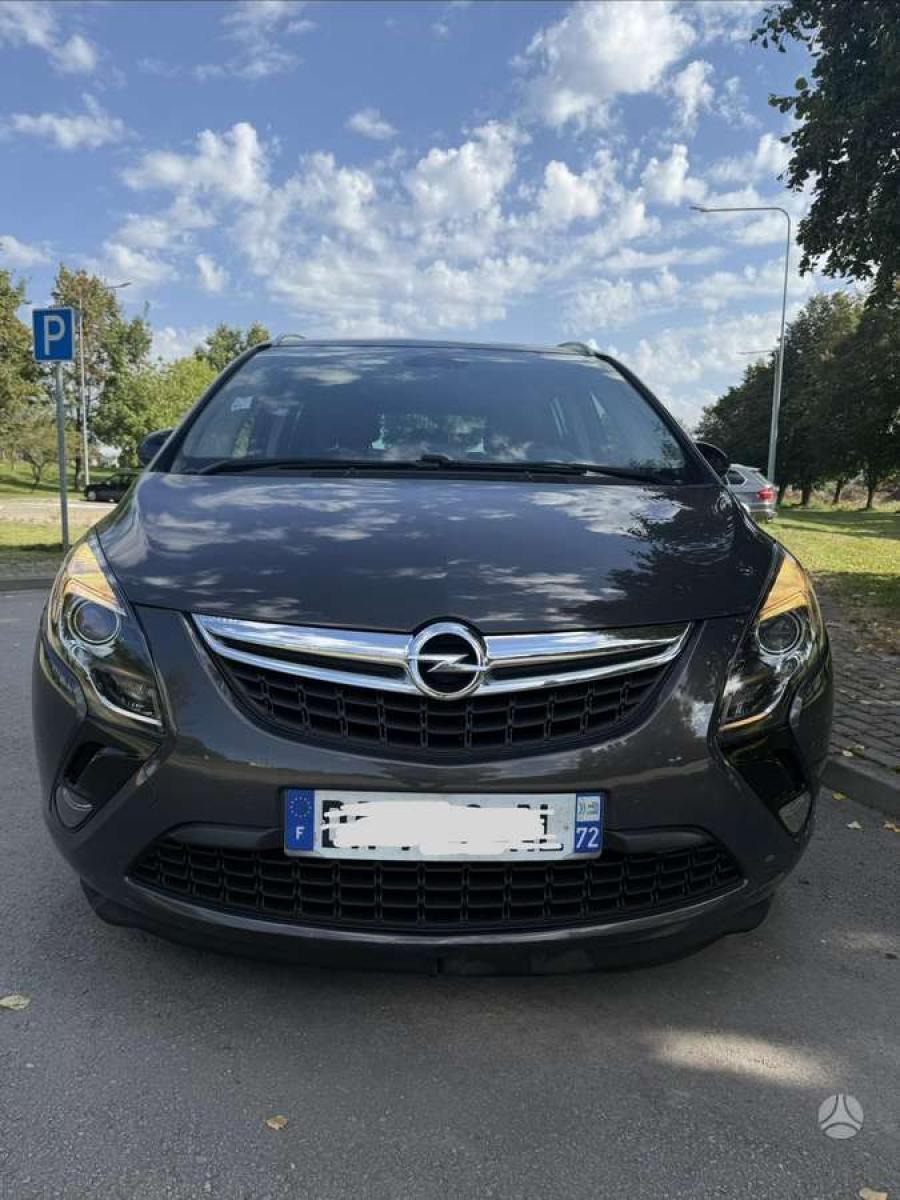 Brown Opel Zafira 2013 in Taurage, with an engine capacity of 1.60 L and mileage of 275 thousand km for 4800 €, photo 4 on AUTOMOTO.COM.LV