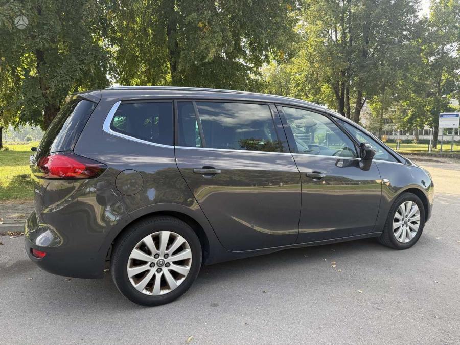 Brown Opel Zafira 2013 in Taurage, with an engine capacity of 1.60 L and mileage of 275 thousand km for 4800 €, photo 6 on AUTOMOTO.COM.LV
