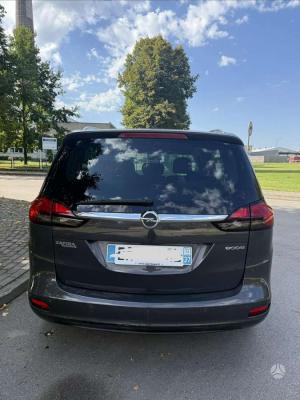 Brown Opel Zafira 2013 in Taurage, with an engine capacity of 1.60 L and mileage of 275 thousand km for 4800 €, photo 7 on AUTOMOTO.COM.LV