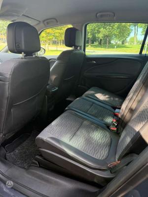 Brown Opel Zafira 2013 in Taurage, with an engine capacity of 1.60 L and mileage of 275 thousand km for 4800 €, photo 9 on AUTOMOTO.COM.LV