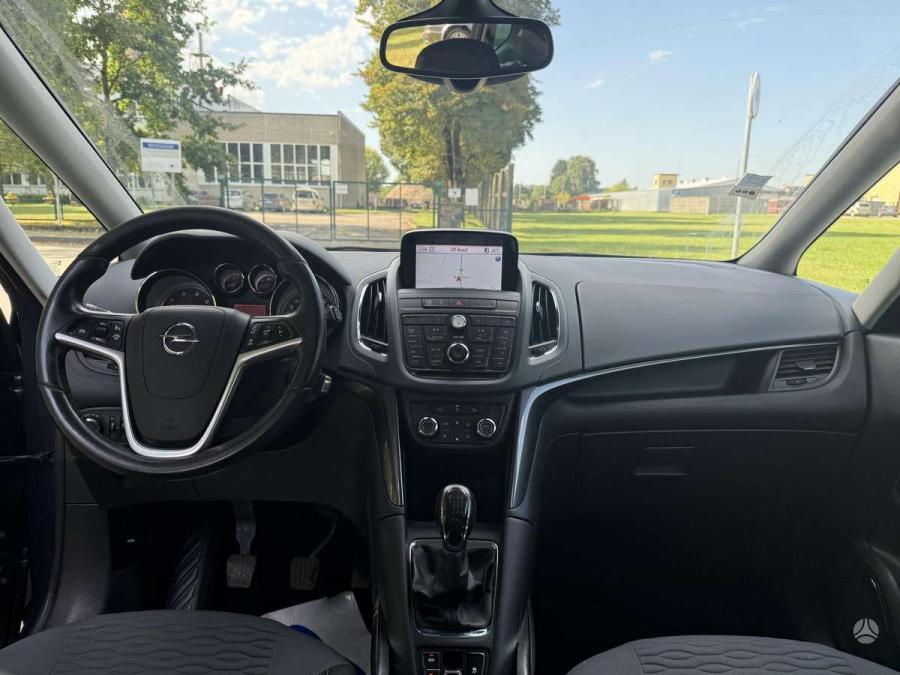 Brown Opel Zafira 2013 in Taurage, with an engine capacity of 1.60 L and mileage of 275 thousand km for 4800 €, photo 10 on AUTOMOTO.COM.LV