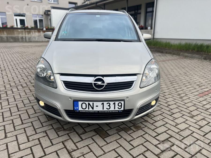 Brown Opel Zafira 2005 in Rezekne, with an engine capacity of 1.90 L and mileage of 197 thousand km for 3350 €, photo 1 on AUTOMOTO.COM.LV