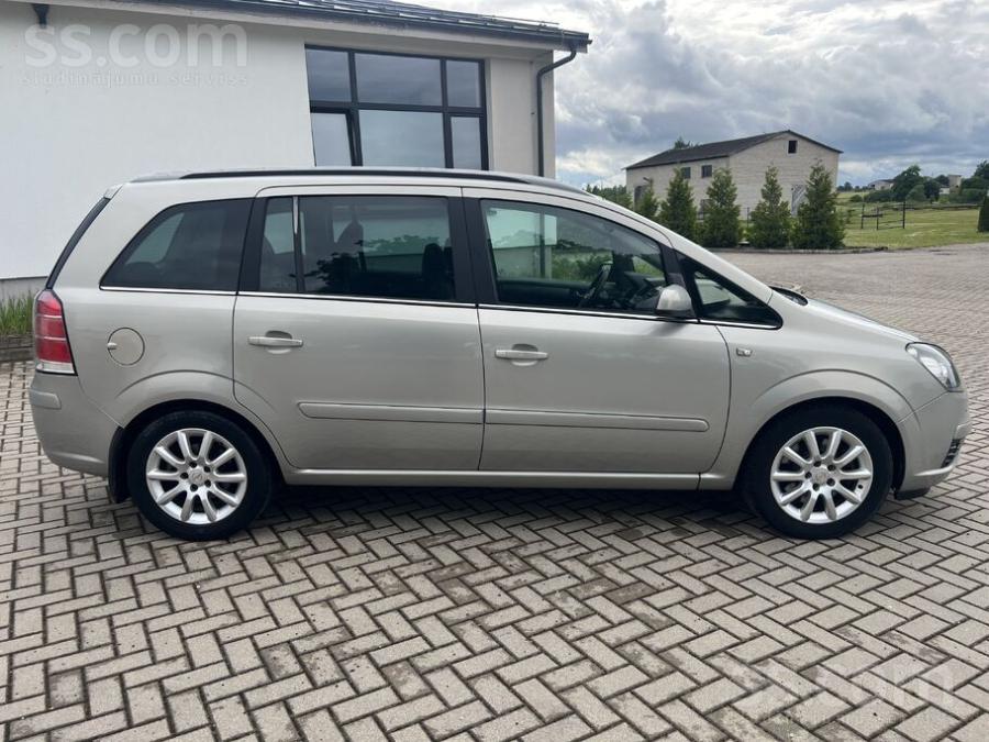 Brown Opel Zafira 2005 in Rezekne, with an engine capacity of 1.90 L and mileage of 197 thousand km for 3350 €, photo 6 on AUTOMOTO.COM.LV