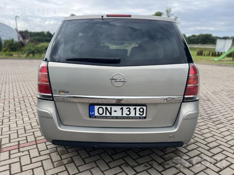 Brown Opel Zafira 2005 in Rezekne, with an engine capacity of 1.90 L and mileage of 197 thousand km for 3350 €, photo 8 on AUTOMOTO.COM.LV