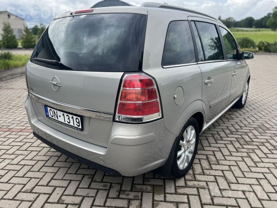 Brown Opel Zafira 2005 in Rezekne, with an engine capacity of 1.90 L and mileage of 197 thousand km for 3350 €, photo 9 on AUTOMOTO.COM.LV