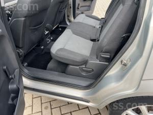 Brown Opel Zafira 2005 in Rezekne, with an engine capacity of 1.90 L and mileage of 197 thousand km for 3350 €, photo 13 on AUTOMOTO.COM.LV