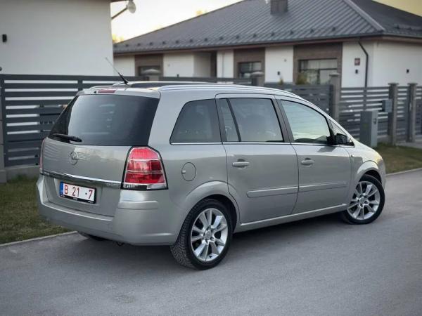 Brown Opel Zafira 2007 in Jelgava, with an engine capacity of 1.90 L and mileage of 258 thousand km for 3150 €, photo 4 on AUTOMOTO.COM.LV