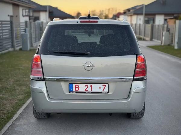 Brown Opel Zafira 2007 in Jelgava, with an engine capacity of 1.90 L and mileage of 258 thousand km for 3150 €, photo 5 on AUTOMOTO.COM.LV