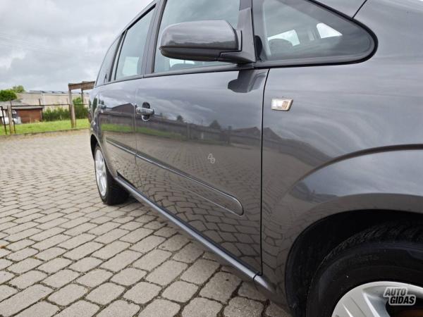 Brown Opel Zafira 2009 in Marijampole, with an engine capacity of 1.80 L and mileage of 219 thousand km for 2150 €, photo 10 on AUTOMOTO.COM.LV