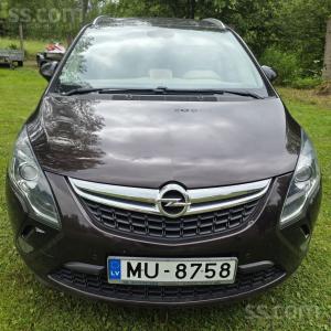 Brown Opel Zafira 2012 in Valka, with an engine capacity of 2.00 L and mileage of 273 thousand km for 5700 €, photo 5 on AUTOMOTO.COM.LV