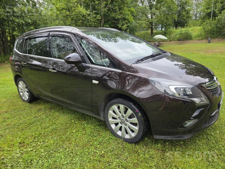 Brown Opel Zafira 2012 in Valka, with an engine capacity of 2.00 L and mileage of 273 thousand km for 5700 €, photo 6 on AUTOMOTO.COM.LV