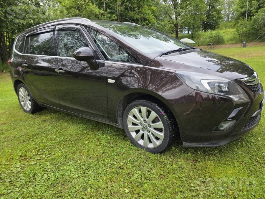 Brown Opel Zafira 2012 in Valka, with an engine capacity of 2.00 L and mileage of 273 thousand km for 5700 €, photo 7 on AUTOMOTO.COM.LV