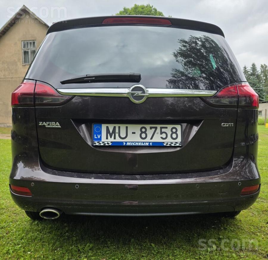 Brown Opel Zafira 2012 in Valka, with an engine capacity of 2.00 L and mileage of 273 thousand km for 5700 €, photo 12 on AUTOMOTO.COM.LV