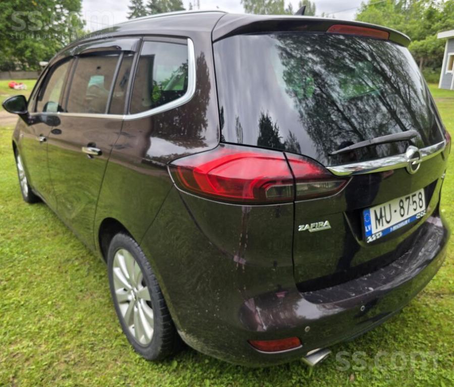 Brown Opel Zafira 2012 in Valka, with an engine capacity of 2.00 L and mileage of 273 thousand km for 5700 €, photo 13 on AUTOMOTO.COM.LV