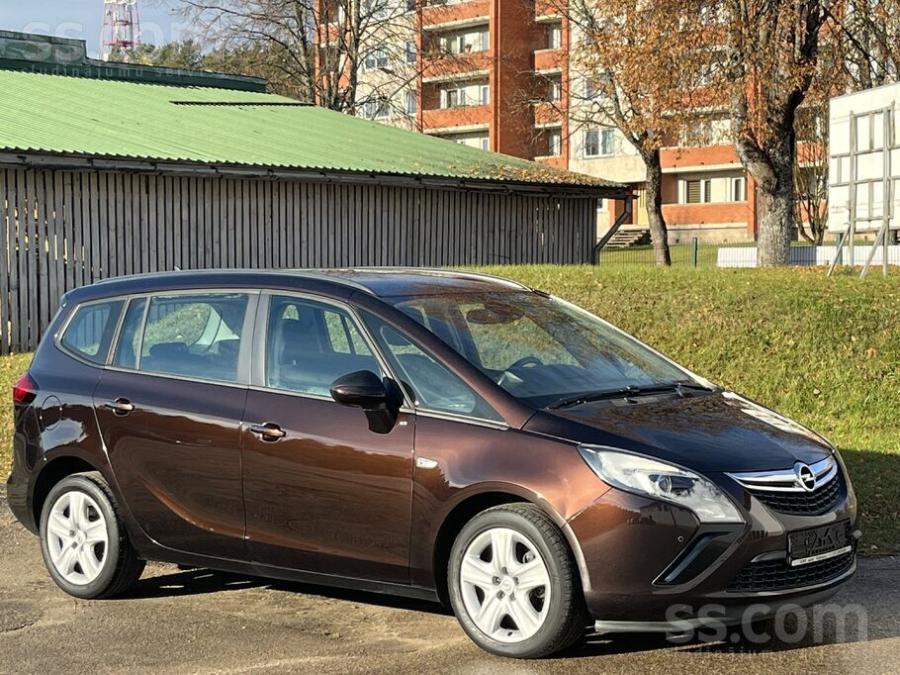 Brown Opel Zafira 2012 in Valmiera, with an engine capacity of 2.00 L and mileage of 0 thousand km for 5800 €, photo 2 on AUTOMOTO.COM.LV