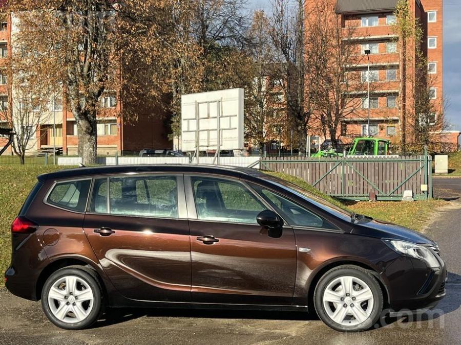 Brown Opel Zafira 2012 in Valmiera, with an engine capacity of 2.00 L and mileage of 0 thousand km for 5800 €, photo 3 on AUTOMOTO.COM.LV