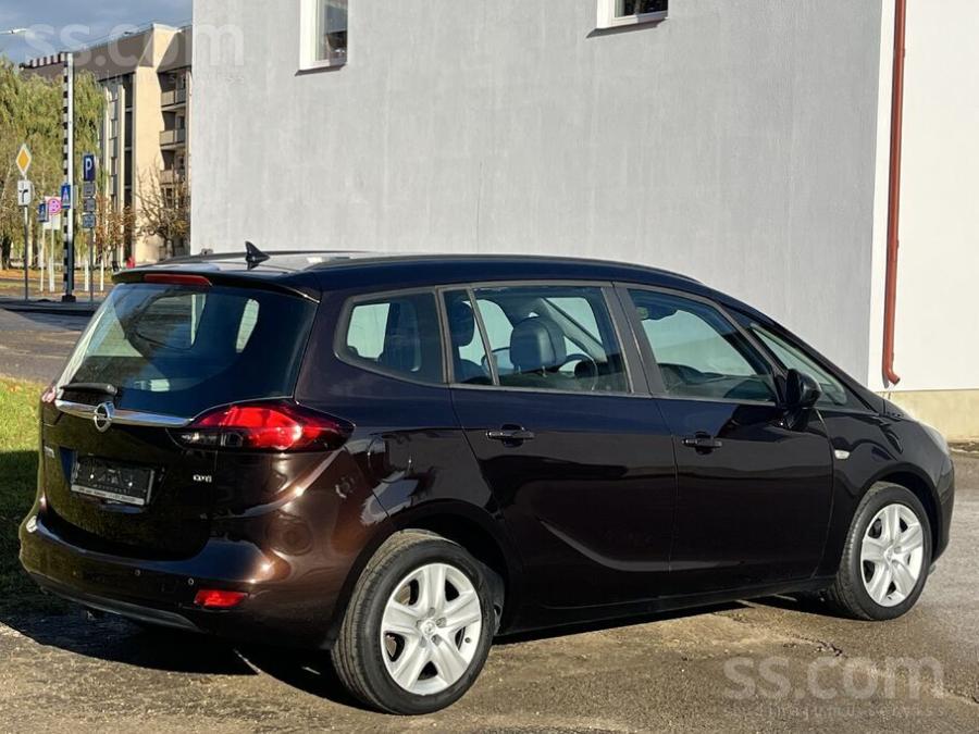 Brown Opel Zafira 2012 in Valmiera, with an engine capacity of 2.00 L and mileage of 0 thousand km for 5800 €, photo 4 on AUTOMOTO.COM.LV