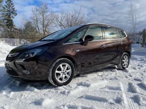 Brown Opel Zafira 2012 in Raseiniai, with an engine capacity of 1.96 L and mileage of 215 thousand km for 5200 €, photo  on AUTOMOTO.COM.LV
