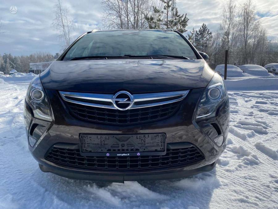 Brown Opel Zafira 2012 in Raseiniai, with an engine capacity of 1.96 L and mileage of 215 thousand km for 5200 €, photo 2 on AUTOMOTO.COM.LV