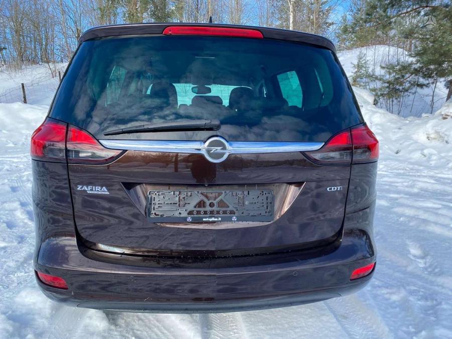 Brown Opel Zafira 2012 in Raseiniai, with an engine capacity of 1.96 L and mileage of 215 thousand km for 5200 €, photo 8 on AUTOMOTO.COM.LV