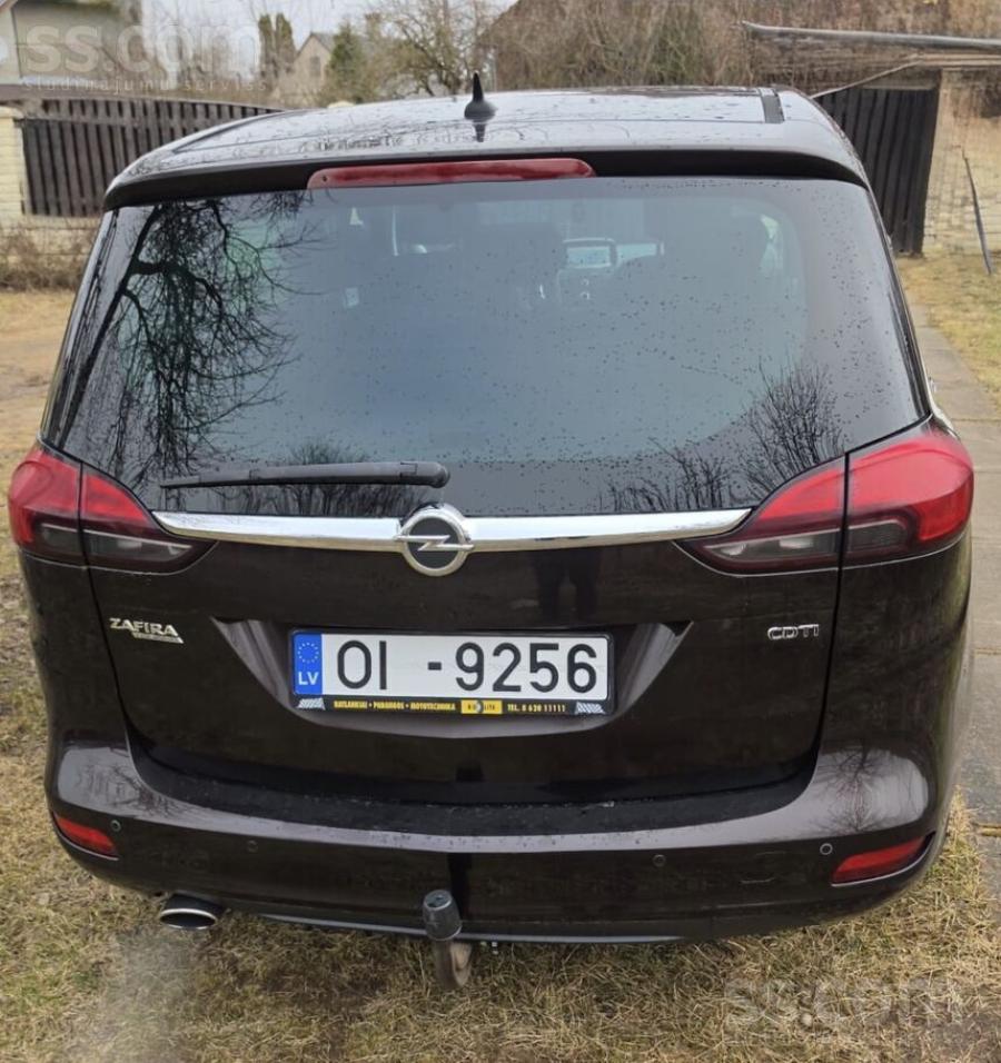 Brown Opel Zafira 2012 in Daugavpils, with an engine capacity of 2.00 L and mileage of 297 thousand km for 6000 €, photo 8 on AUTOMOTO.COM.LV