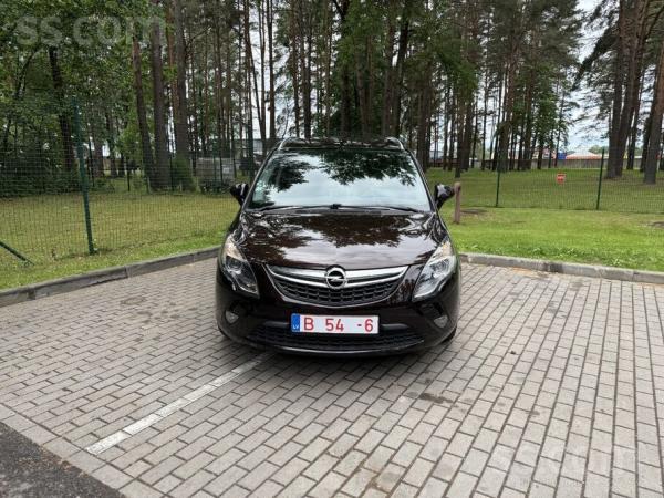 Brown Opel Zafira 2012 in Riga, with an engine capacity of 2.00 L and mileage of 243 thousand km for 4900 €, photo 3 on AUTOMOTO.COM.LV
