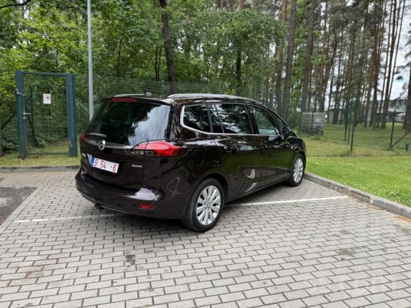 Brown Opel Zafira 2012 in Riga, with an engine capacity of 2.00 L and mileage of 243 thousand km for 4900 €, photo 4 on AUTOMOTO.COM.LV