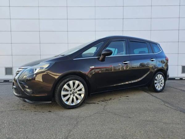 Brown Opel Zafira 2012 in Riga, with an engine capacity of 2.00 L and mileage of 227 thousand km for 4390 €, photo 1 on AUTOMOTO.COM.LV