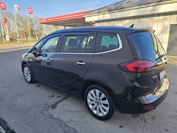 Brown Opel Zafira 2012 in Riga, with an engine capacity of 2.00 L and mileage of 227 thousand km for 4390 €, photo 3 on AUTOMOTO.COM.LV
