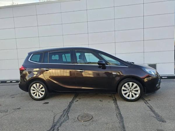 Brown Opel Zafira 2012 in Riga, with an engine capacity of 2.00 L and mileage of 227 thousand km for 4390 €, photo 8 on AUTOMOTO.COM.LV