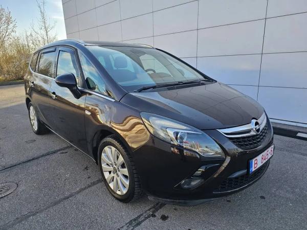 Brown Opel Zafira 2012 in Riga, with an engine capacity of 2.00 L and mileage of 227 thousand km for 4390 €, photo 9 on AUTOMOTO.COM.LV
