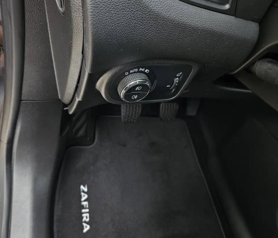 Brūns Opel Zafira 2012 Jēkabpils, ar dzinēja tilpumu 2.00 L un nobraukumu 236 tūkst. km par 6590 €, foto 28 vietnē AUTOMOTO.COM.LV