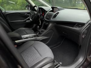 Brown Opel Zafira 2012 in Riga, with an engine capacity of 2.00 L and mileage of 243 thousand km for 2900 €, photo 8 on AUTOMOTO.COM.LV