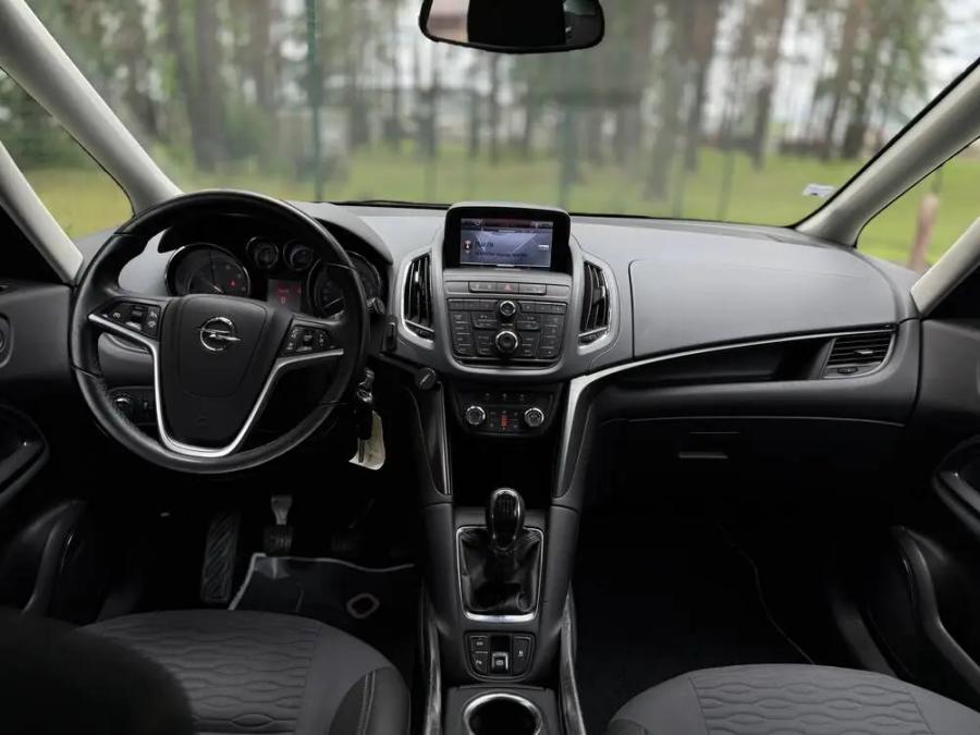 Brown Opel Zafira 2012 in Riga, with an engine capacity of 2.00 L and mileage of 243 thousand km for 2900 €, photo 9 on AUTOMOTO.COM.LV