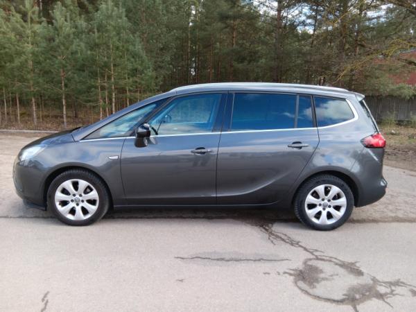Brown Opel Zafira 2012 in Riga, with an engine capacity of 1.40 L and mileage of 208 thousand km for 6200 €, photo 3 on AUTOMOTO.COM.LV
