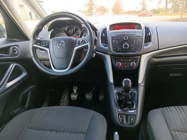 Brown Opel Zafira 2012 in Riga, with an engine capacity of 1.40 L and mileage of 208 thousand km for 6200 €, photo 8 on AUTOMOTO.COM.LV