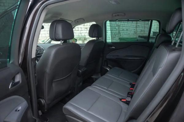 Brūns Opel Zafira 2012 Liepāja, ar dzinēja tilpumu 2.00 L un nobraukumu 271 tūkst. km par 6500 €, foto 10 vietnē AUTOMOTO.COM.LV