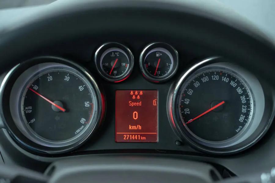 Brūns Opel Zafira 2012 Liepāja, ar dzinēja tilpumu 2.00 L un nobraukumu 271 tūkst. km par 6500 €, foto 18 vietnē AUTOMOTO.COM.LV