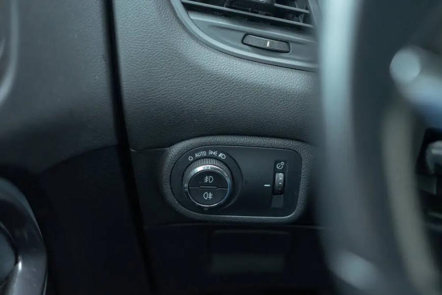 Brūns Opel Zafira 2012 Liepāja, ar dzinēja tilpumu 2.00 L un nobraukumu 271 tūkst. km par 6500 €, foto 33 vietnē AUTOMOTO.COM.LV