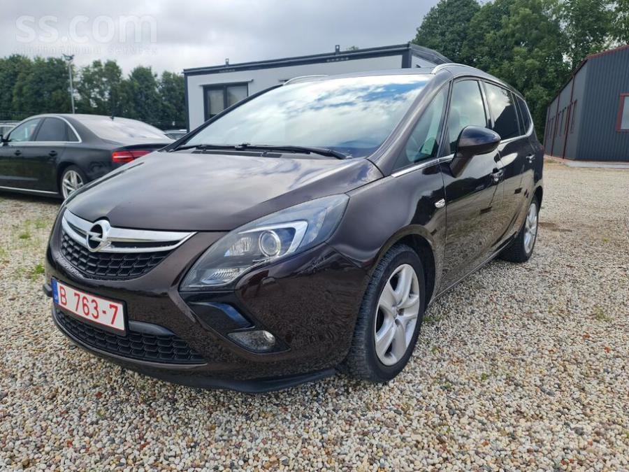 Brown Opel Zafira 2012 in Cesis, with an engine capacity of 2.00 L and mileage of 335 thousand km for 5550 €, photo 3 on AUTOMOTO.COM.LV