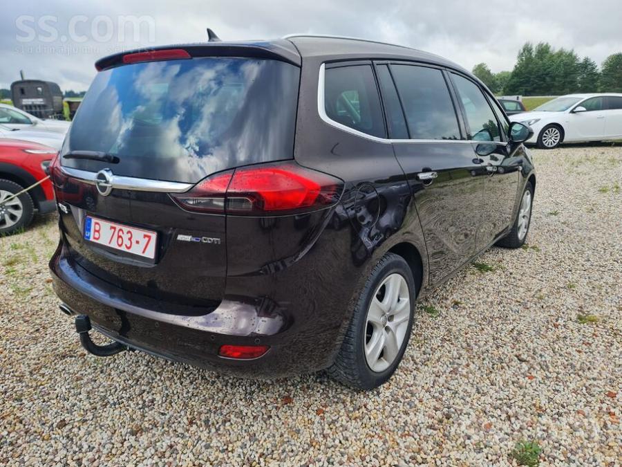 Brown Opel Zafira 2012 in Cesis, with an engine capacity of 2.00 L and mileage of 335 thousand km for 5550 €, photo 5 on AUTOMOTO.COM.LV