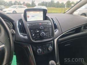 Brown Opel Zafira 2012 in Cesis, with an engine capacity of 2.00 L and mileage of 335 thousand km for 5550 €, photo 7 on AUTOMOTO.COM.LV