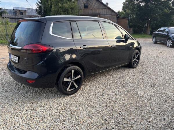 Brown Opel Zafira 2012 in Rezekne, with an engine capacity of 2.00 L and mileage of 206 thousand km for 5650 €, photo 7 on AUTOMOTO.COM.LV