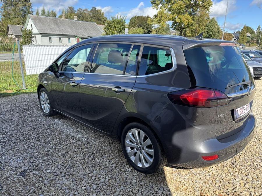 Brown Opel Zafira 2012 in Rezekne, with an engine capacity of 2.00 L and mileage of 255 thousand km for 5650 €, photo 6 on AUTOMOTO.COM.LV