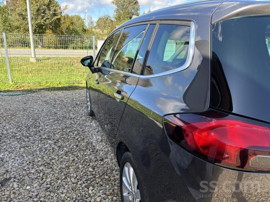 Brown Opel Zafira 2012 in Rezekne, with an engine capacity of 2.00 L and mileage of 255 thousand km for 5650 €, photo 7 on AUTOMOTO.COM.LV