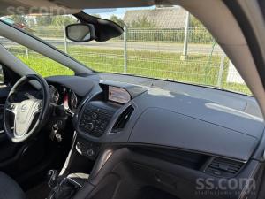 Brown Opel Zafira 2012 in Rezekne, with an engine capacity of 2.00 L and mileage of 255 thousand km for 5650 €, photo 8 on AUTOMOTO.COM.LV